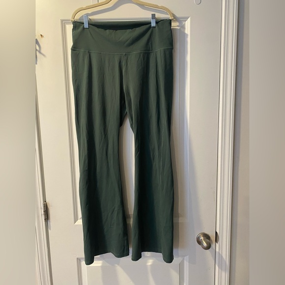 Pants & Jumpsuits | Fabletics Flare Leggings | Poshmark